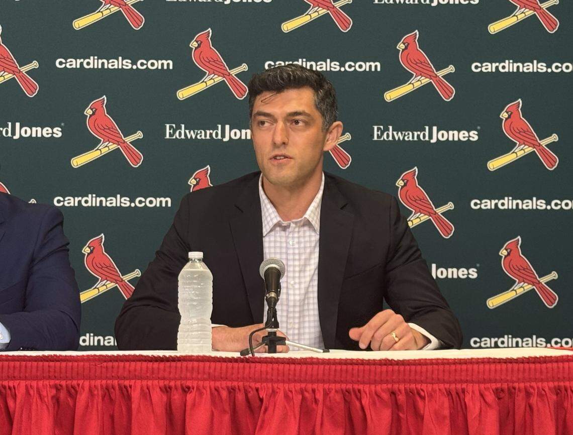 Cardinals leave plenty of room under the tree as Bloom keeps shopping ...