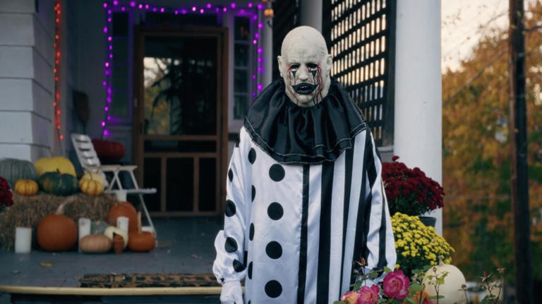 Hell House LLC: Lineage Review: The Horror Series Changes Things Up For Its Final Entry