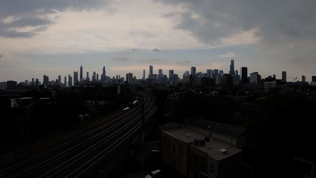 Timelapse Shows Shelf Cloud Moving Over Chicago Skyline Before Flash ...