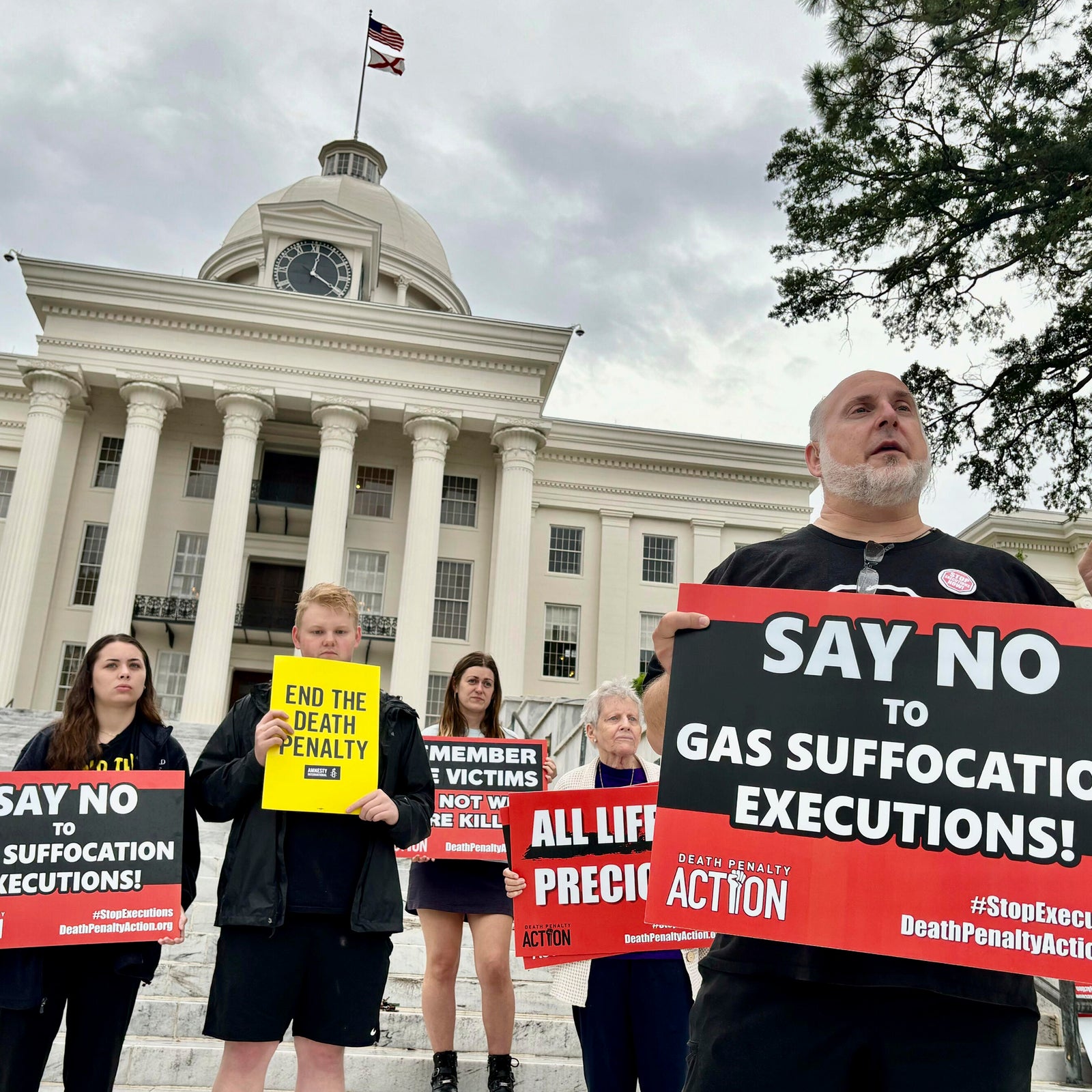 Inmate set to die by nitrogen gas asks for firing squad, hanging instead