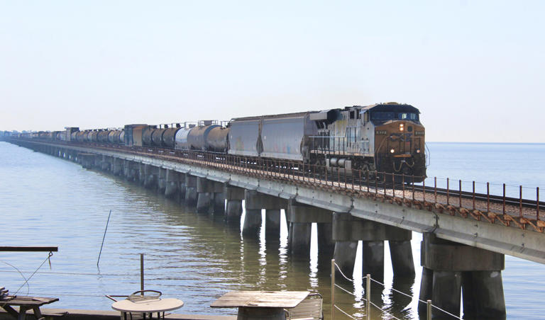 Mardi Gras Service debuts with track blockage, CSX dispatching ...