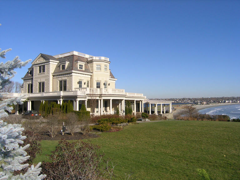 3 New England beach towns are ‘even better in the fall,’ according to ...