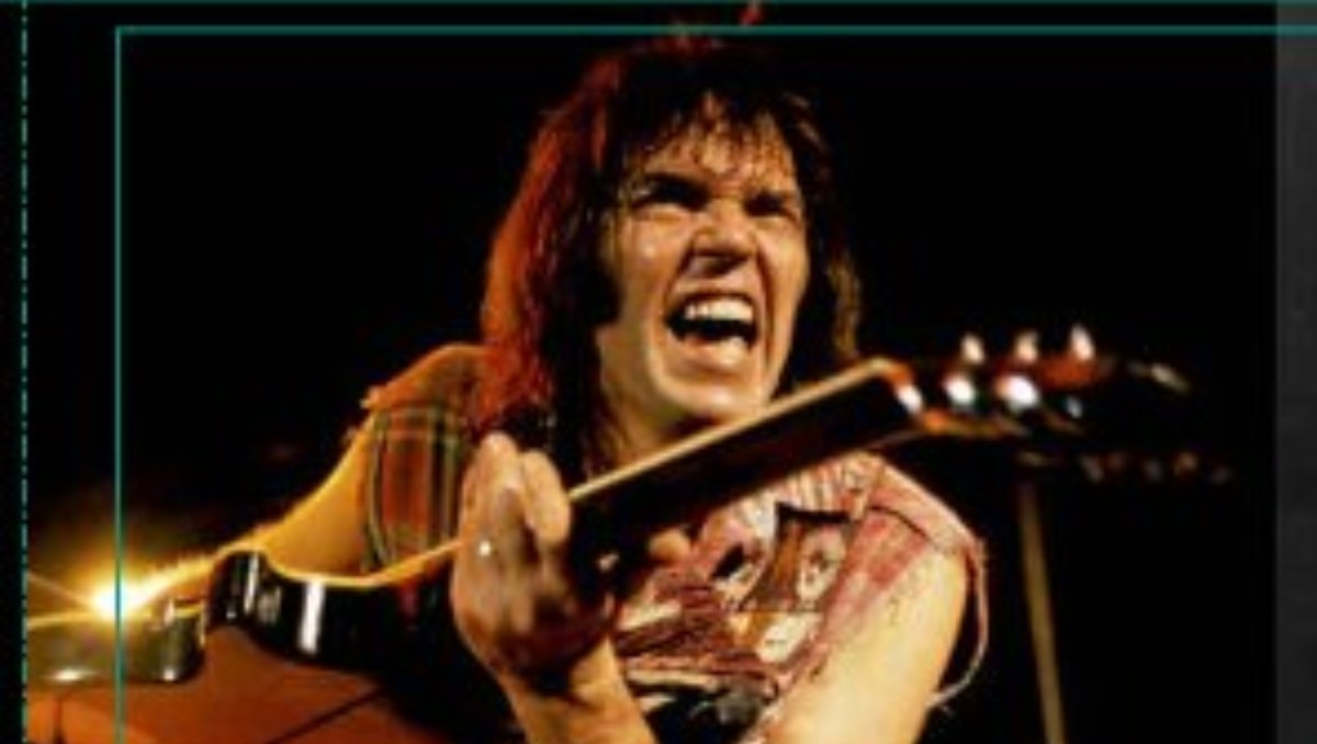 Neil Young ABANDONA Facebook en protesta por política de Meta