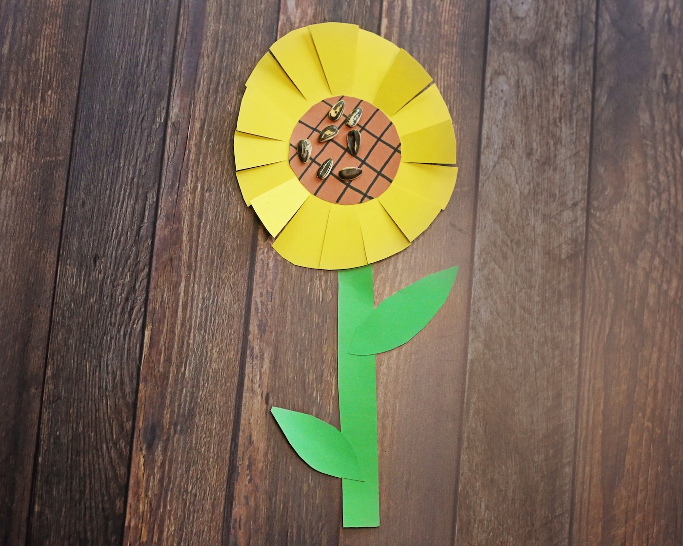 Colorful Paper Sunflower Craft That’s Great for Classrooms