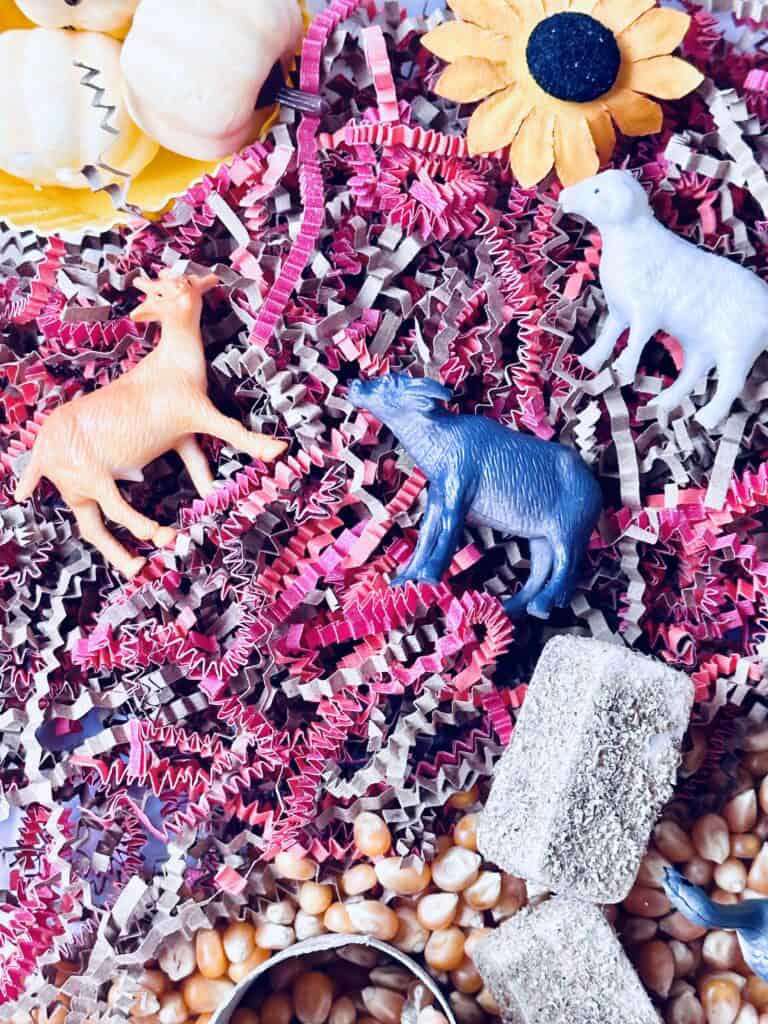 Fun Farm Animals Sensory Bin For Toddlers and Preschoolers