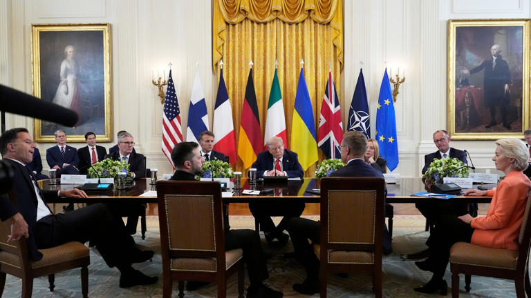 "Bild" enthüllt: Deshalb telefonierte Trump mitten im großen Gipfel mit ...