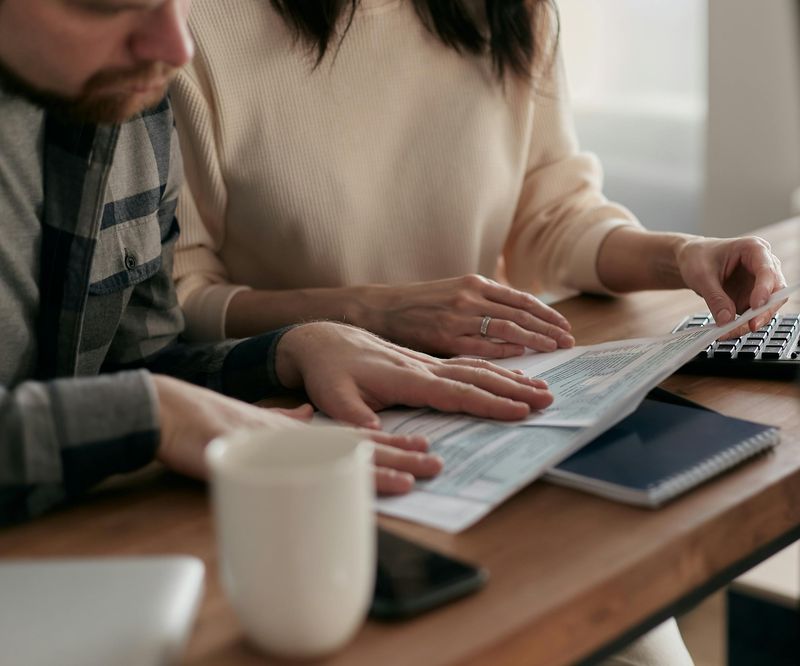 The 6 Relationship Habits Experts Say Happy Couples Never Do