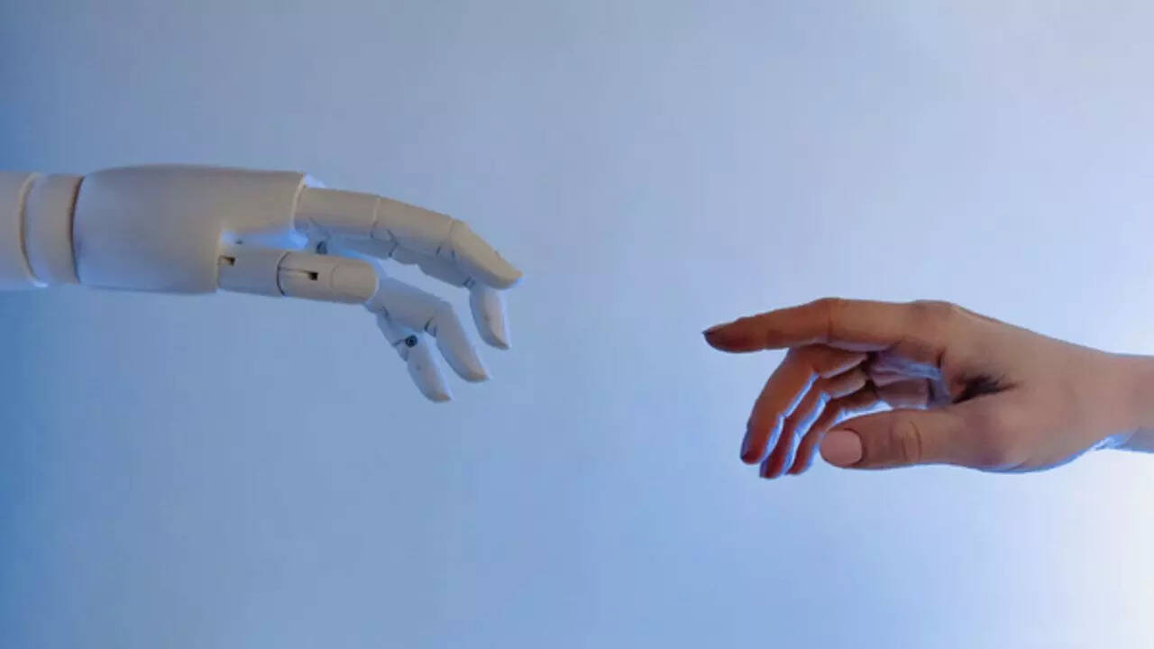 76-year-old man dies after trying to meet AI chatbot modeled on Kendall ...