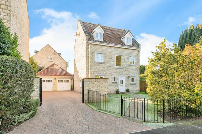 Spacious 5-bed detached family home in Monk Fryston for £489,995