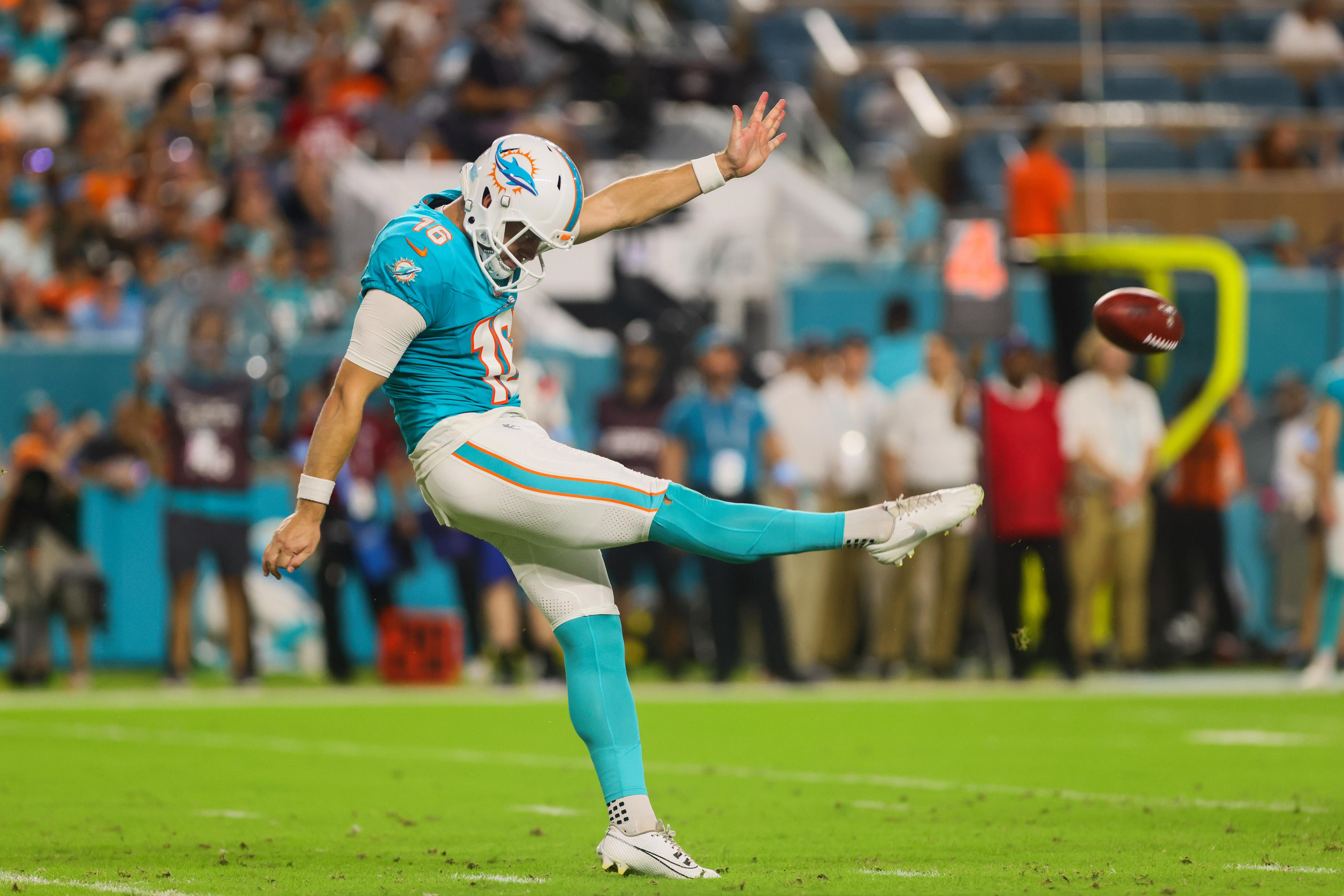 Dolphins choose winner of Jake Bailey vs. Ryan Stonehouse punter battle