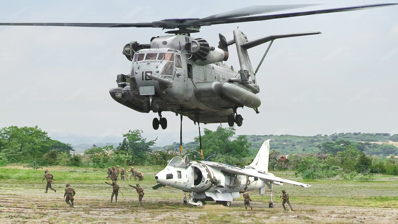 Largest US helicopter lifts broken Harrier aircraft