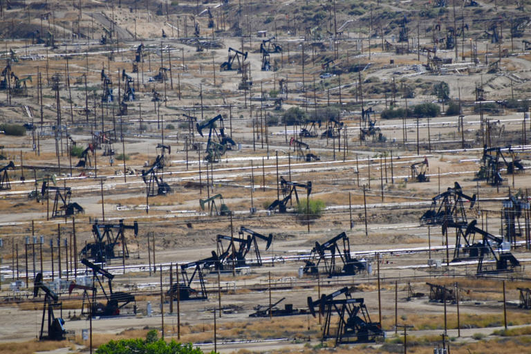 The world is losing 100,000,000 barrels of oil per week — even the IEA ...