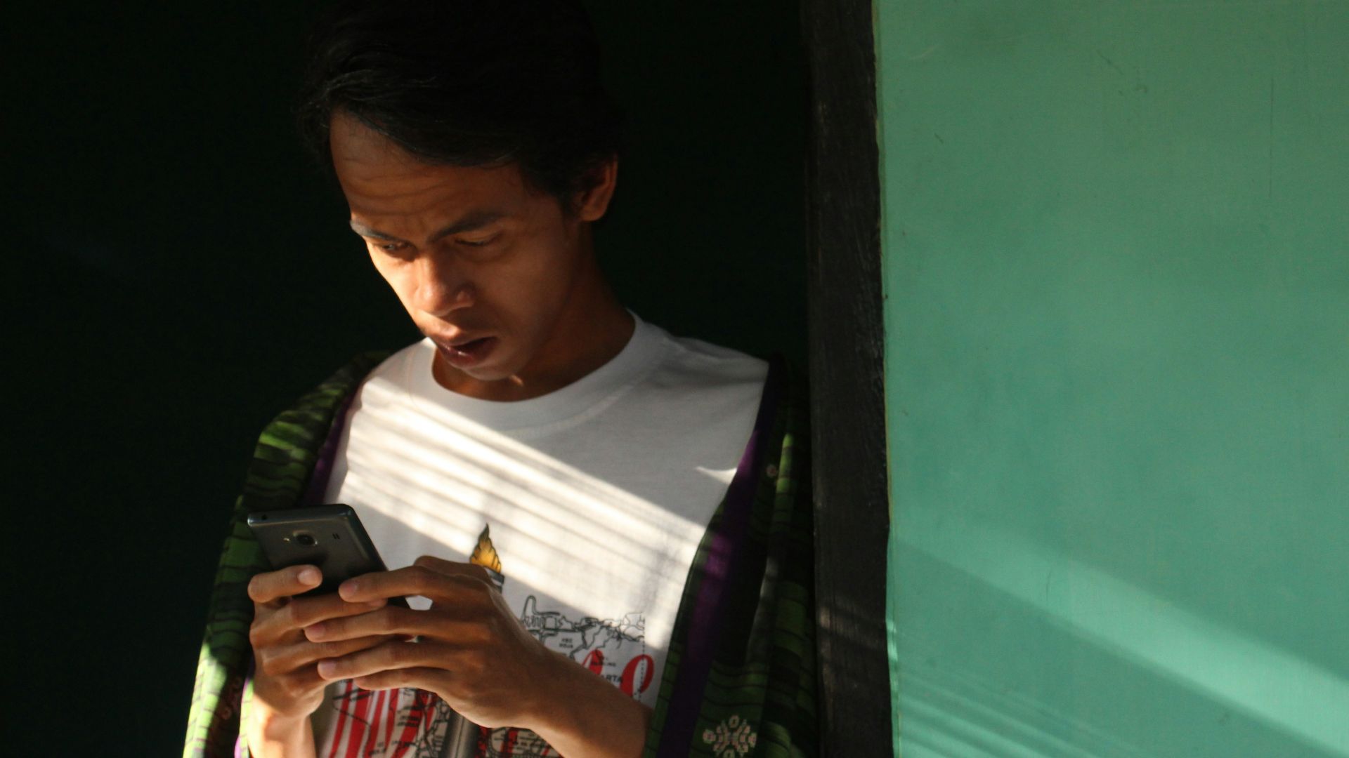 20 Bad Signs You're Addicted To Your Phone