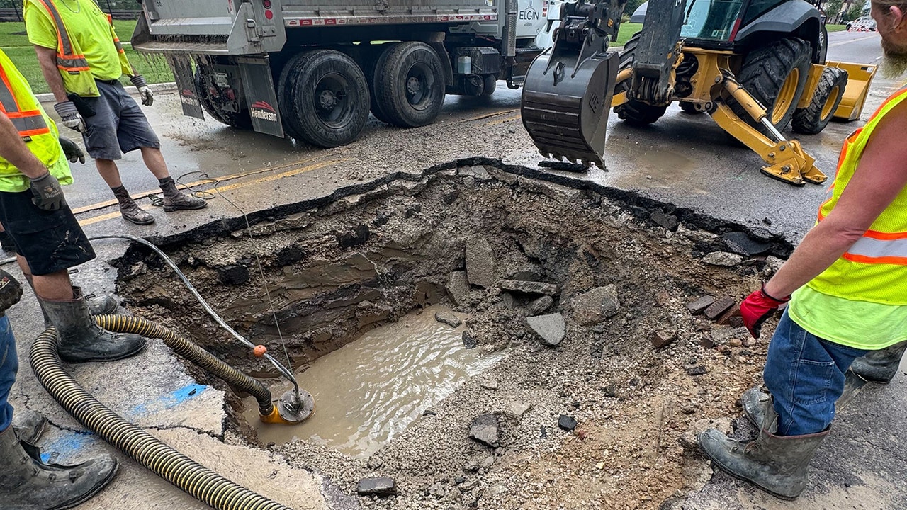 Elgin water main break shuts down part of State Street