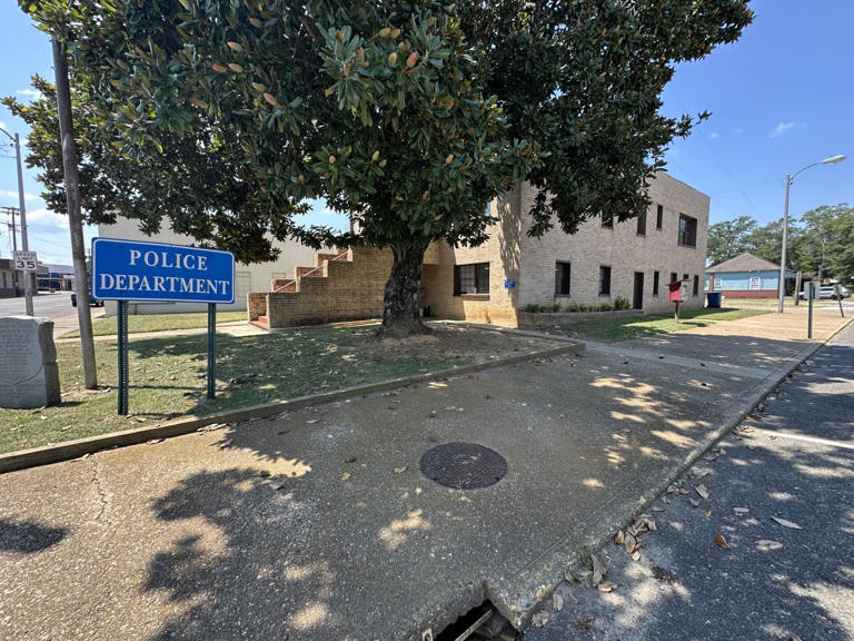 Records reveal training gaps among Vivian police officers