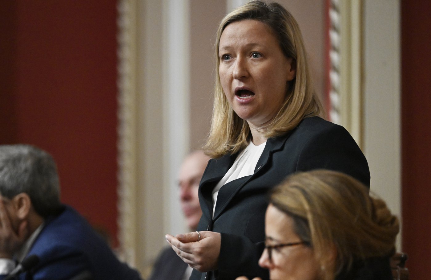 Québec tente d'apaiser les tensions croissantes liées aux blocus forestiers