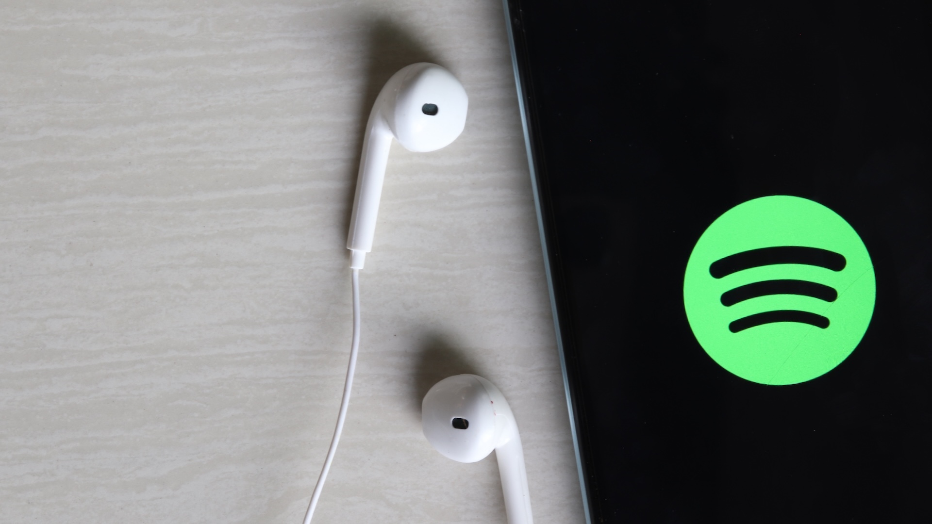 Spotify's New Feature Lets You Mix Your Playlists Like a DJ
