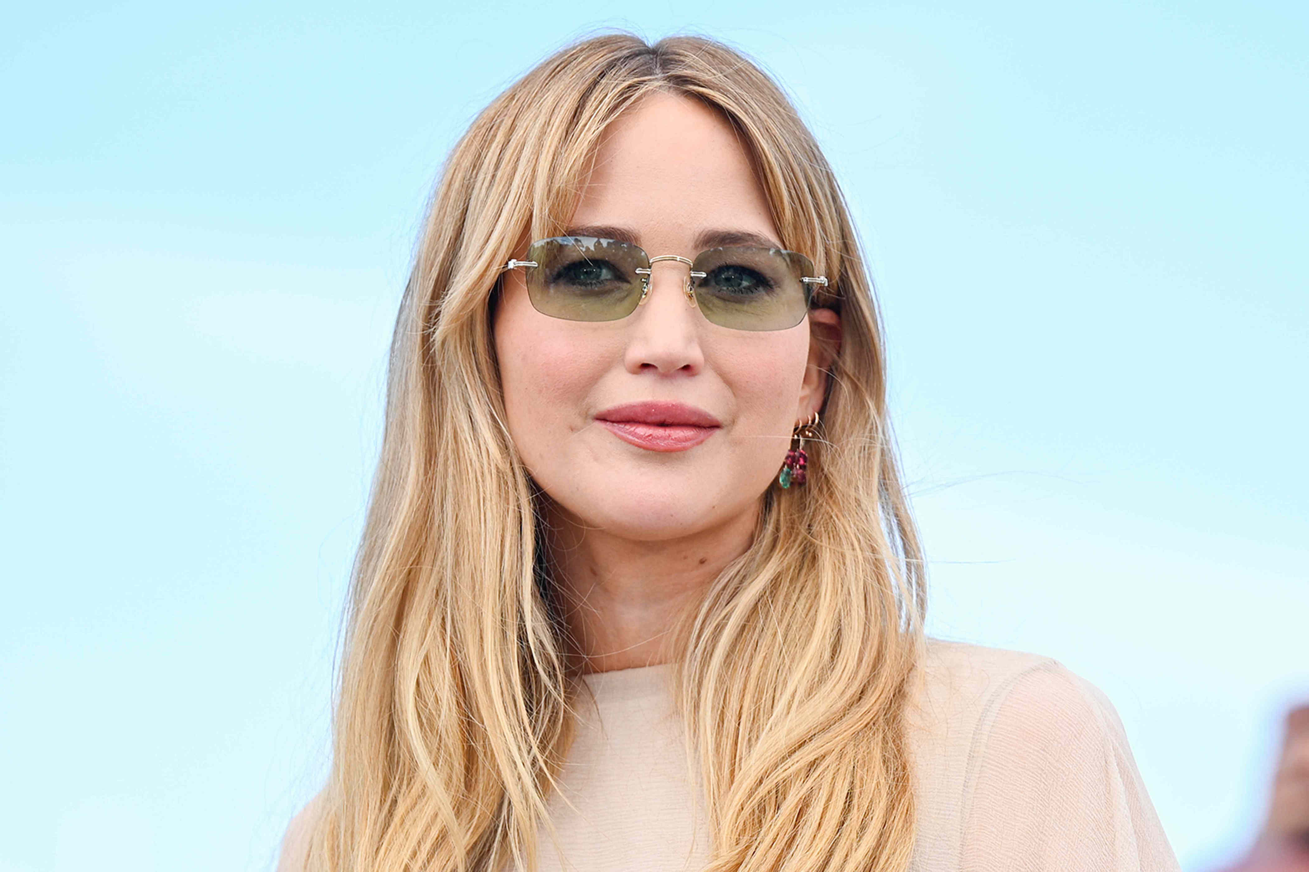 Jennifer Lawrence Is Ushering in Fall with Cozy Slippers — Similar ...