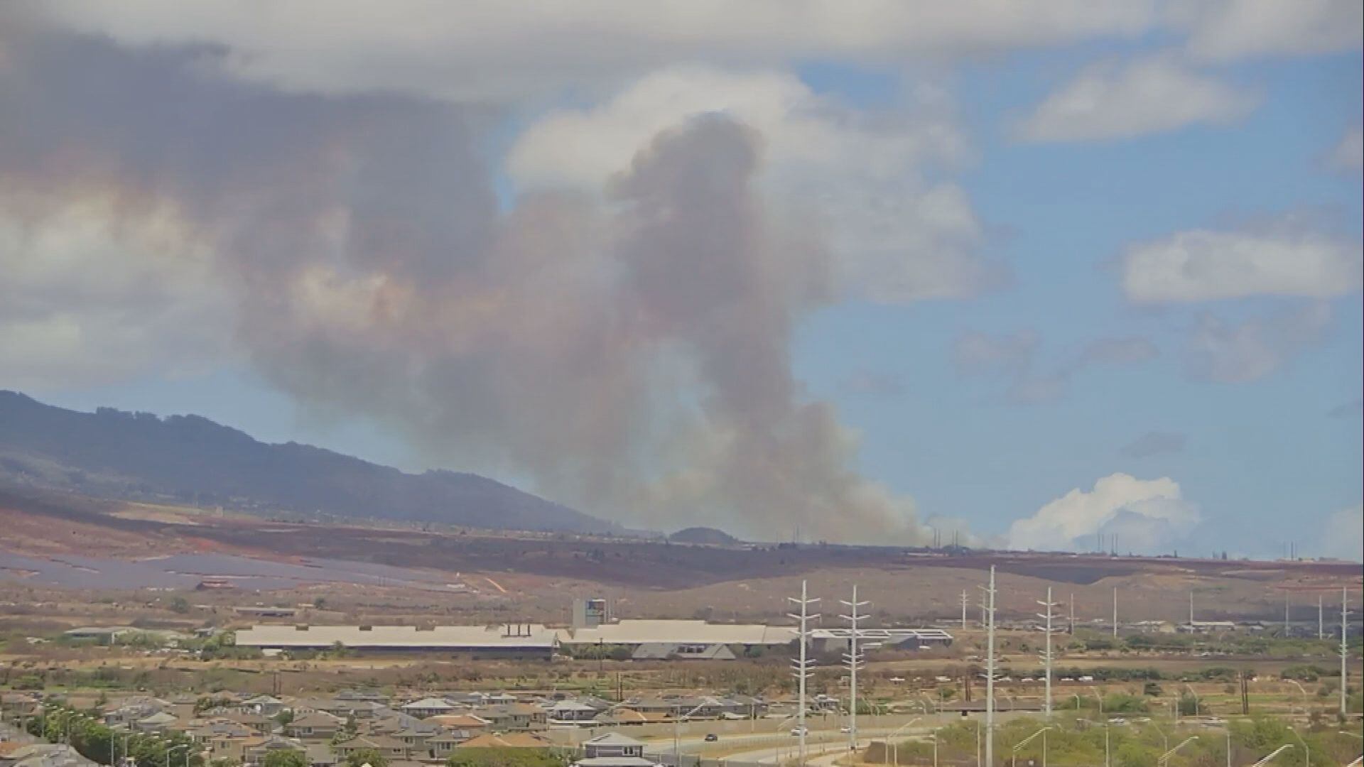 Arson investigation opened for Kunia wildfire, 100% contained