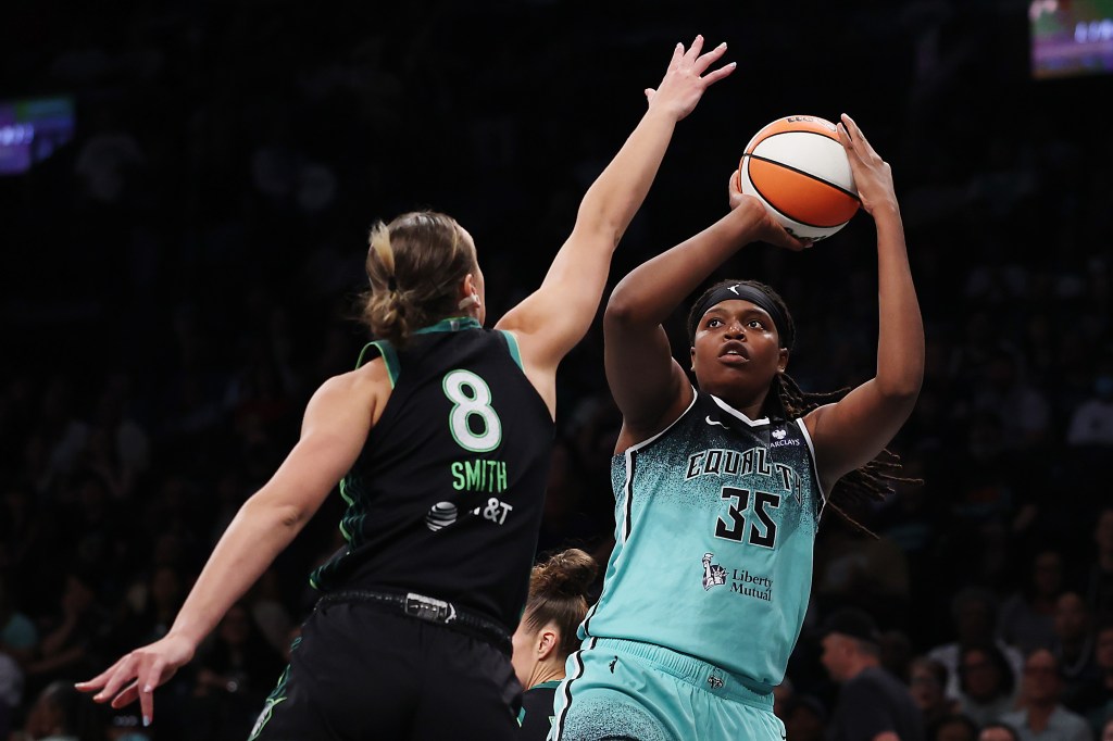 Sabrina Ionescu’s late heroics give Liberty win over rival Lynx