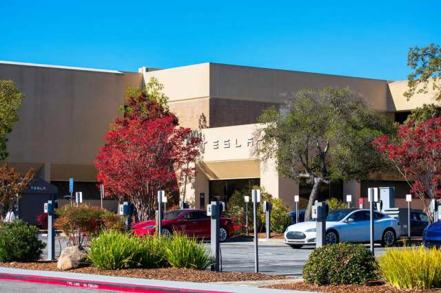 Tesla continues to face challenges as yet another executive steps down ...