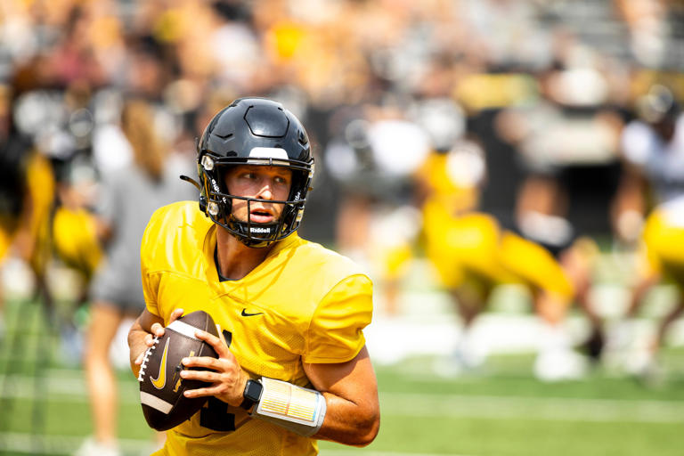 Mark Gronowski confirmed Iowa football starting QB, clean bill of ...