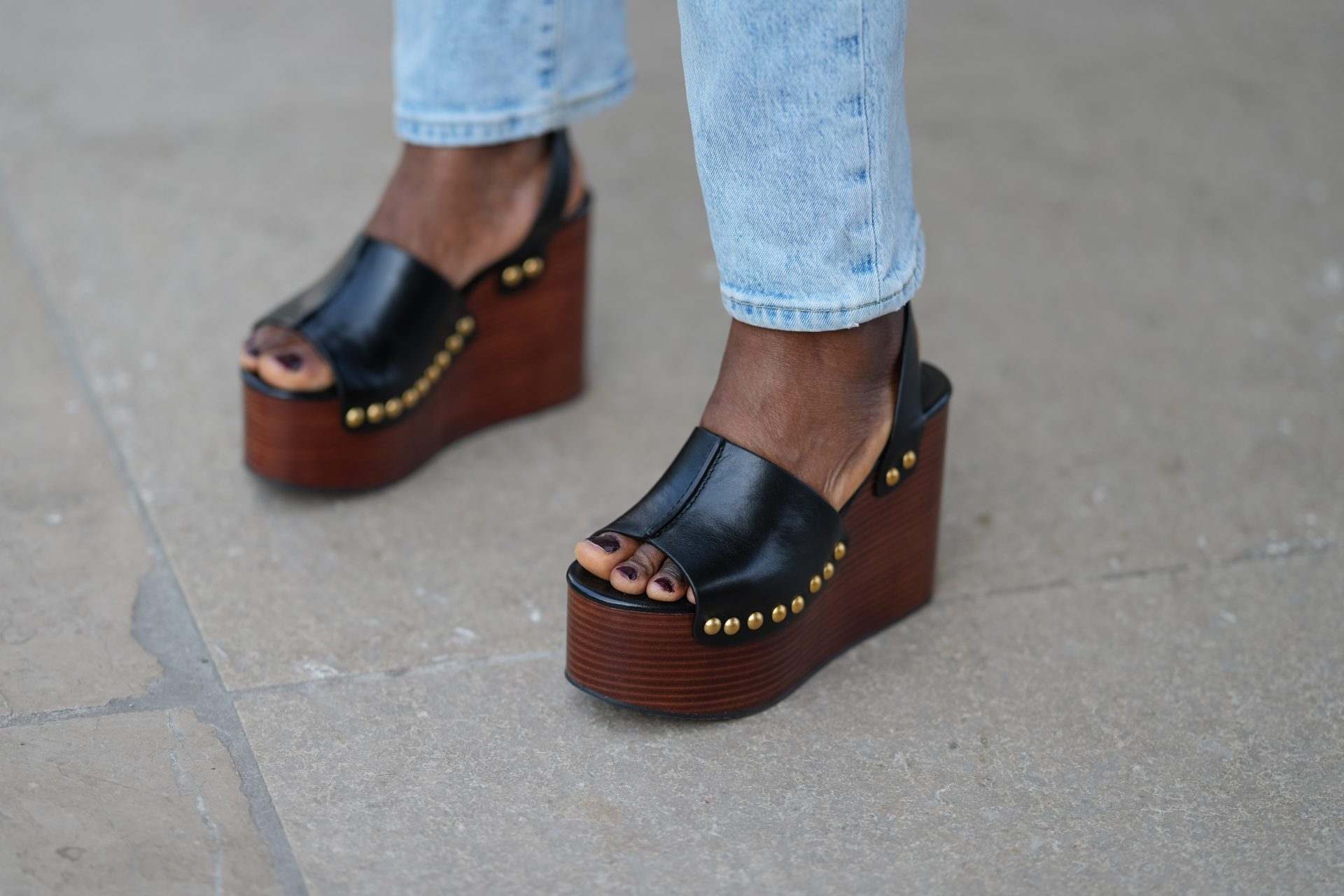 The sandals everyone wore in the 2000s are back in style