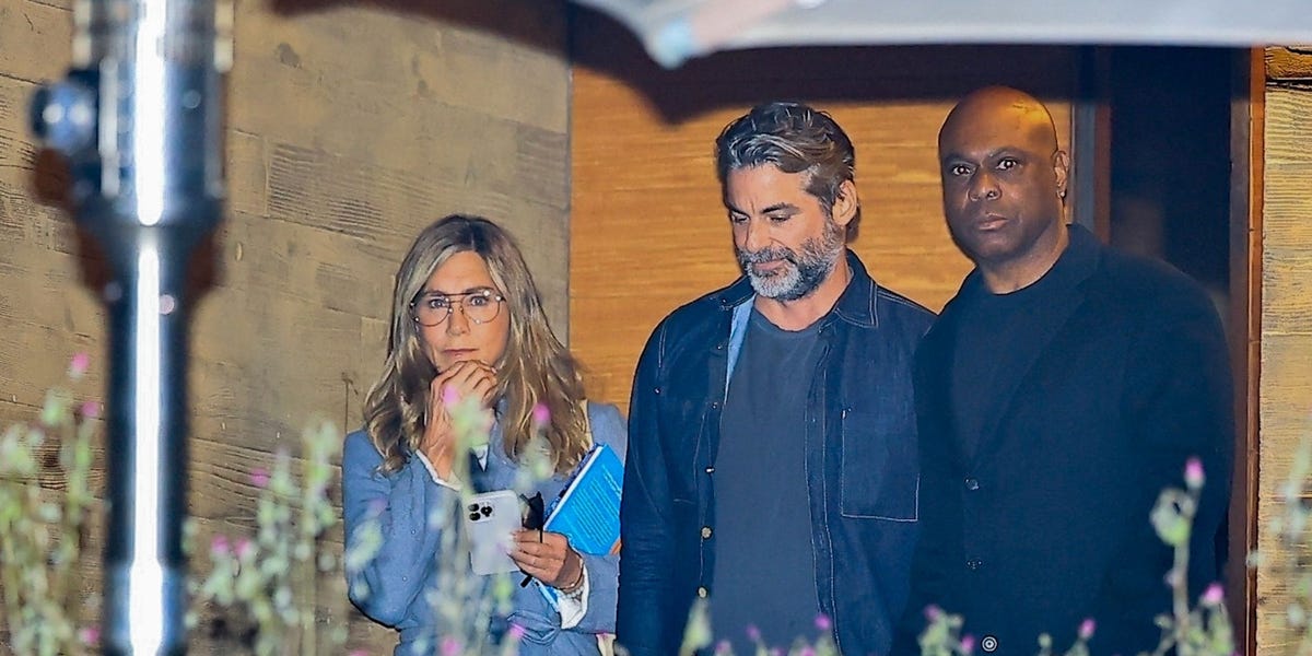 Jennifer Aniston and Jim Curtis Wore Matching Denim Looks for a Double ...