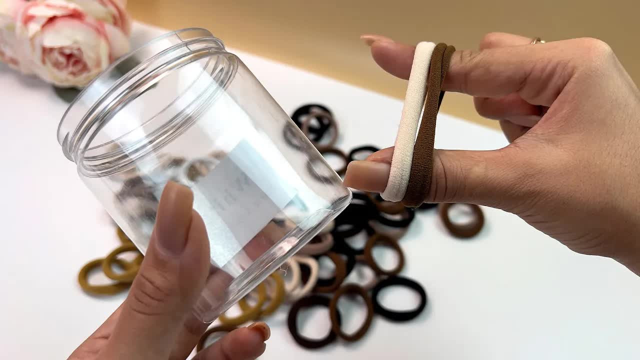 How beautiful! Amazing way to use hair rubber bands! The best of waste