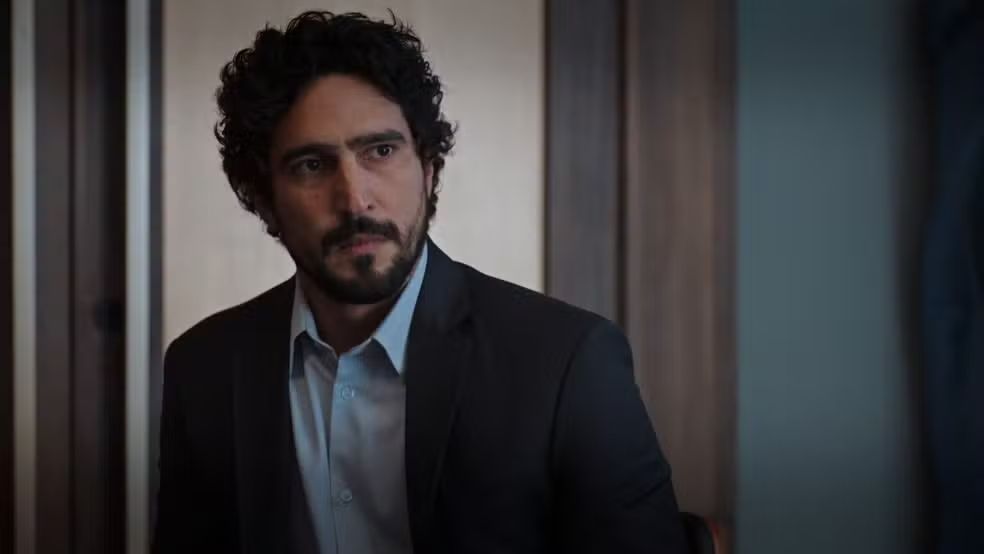 "Vale Tudo": Ivan cai em armadilha de Odete Roitman e é preso por corrupção