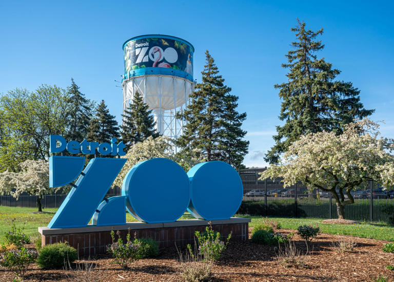 Detroit Zoo, Belle Isle Nature Center to close for frigid weekend