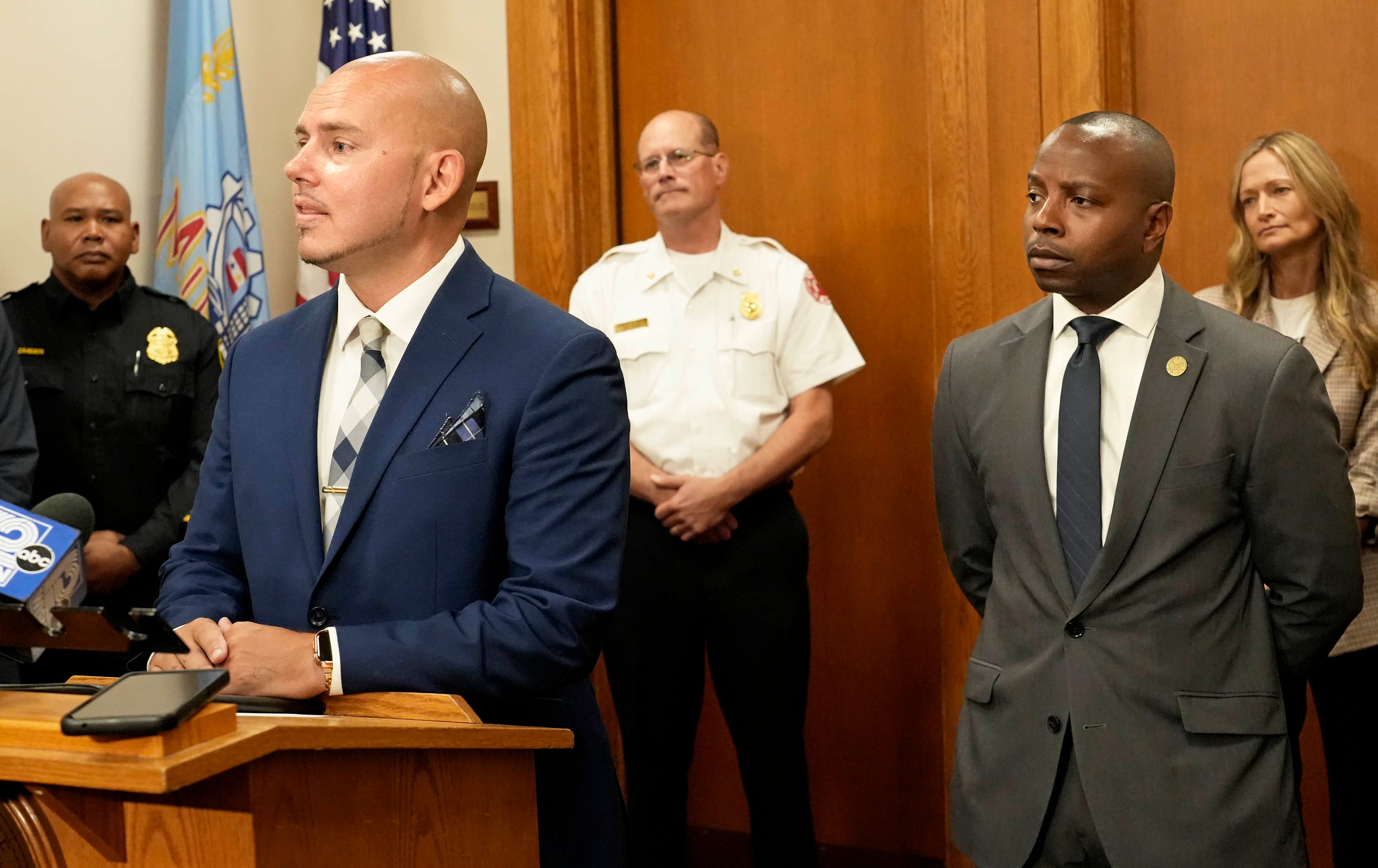 Milwaukee aldermen frustrated, surprised by mayor's violence prevention ...