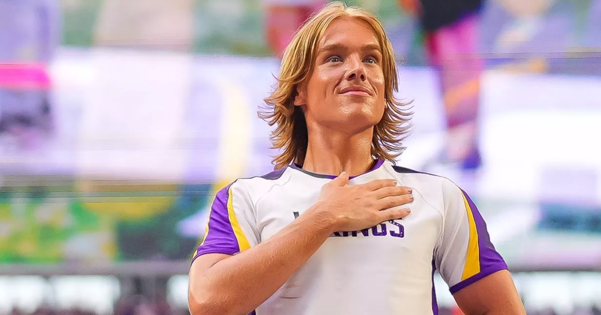 Liars! Vikings fans claimed to cancel season tickets due to male ...