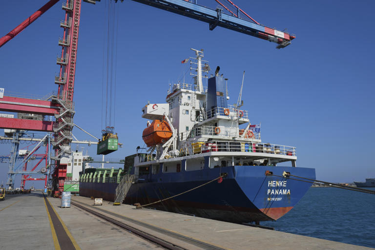 A Gaza-bound ship that left Cyprus with 1,200 tons of food aid nears ...