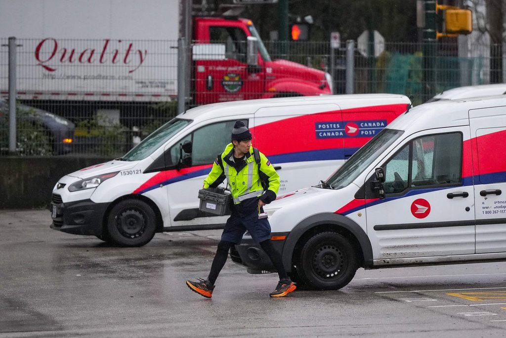 Canada Post, union to restart labour talks after Air Canada strike ends