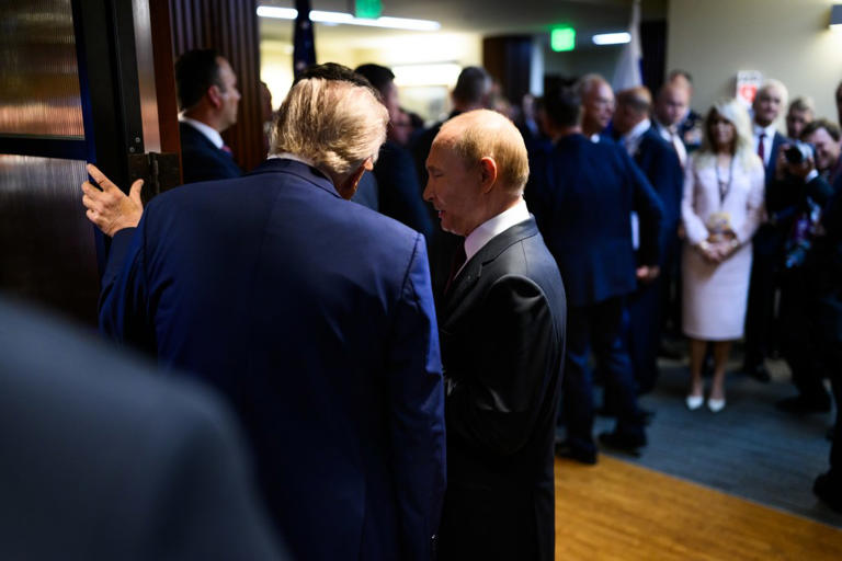 White House releases behind-the-scenes photos of Trump’s Alaska meeting ...