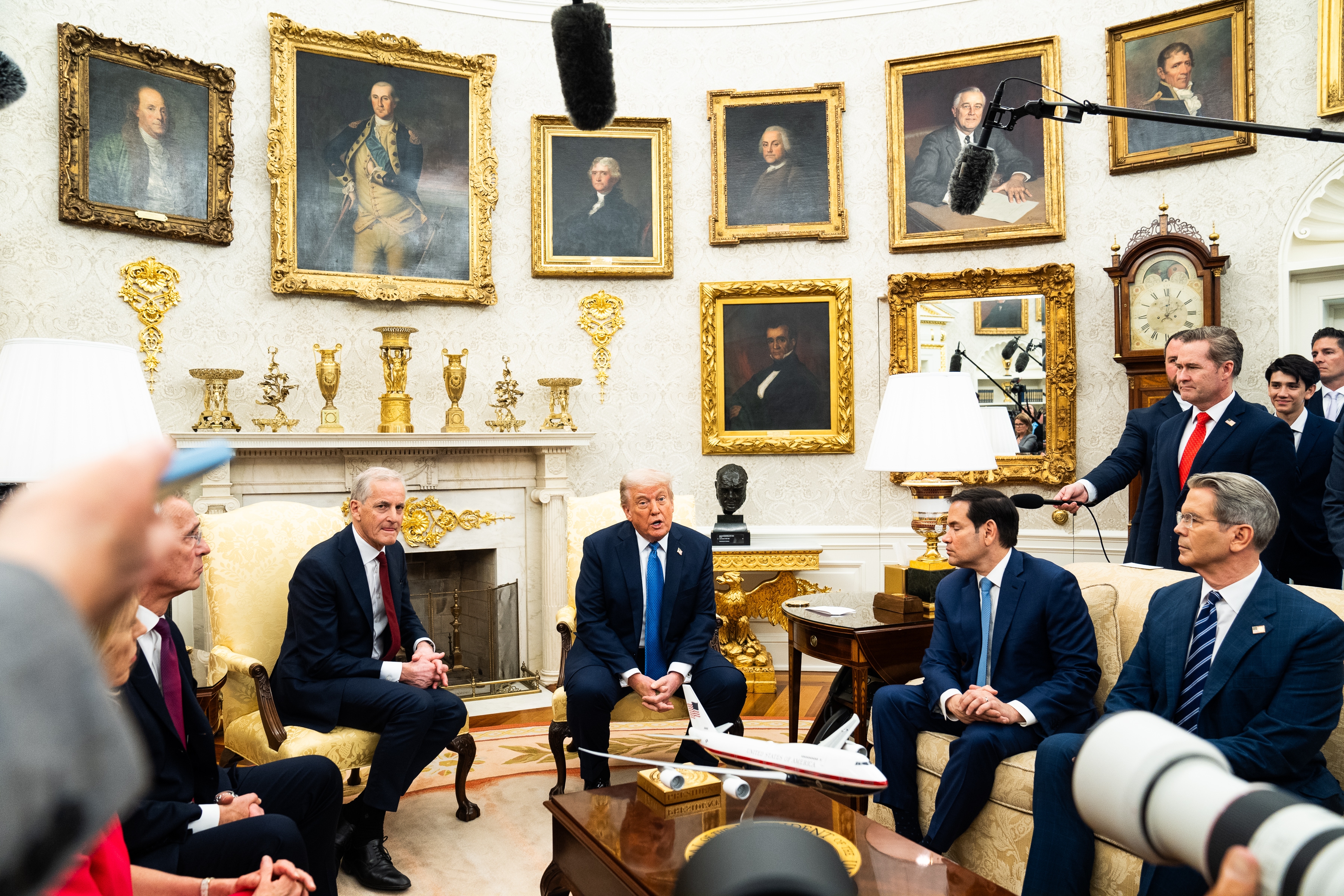 7 Changes Trump Has Made (Or Is Planning To Make) To The White House In ...