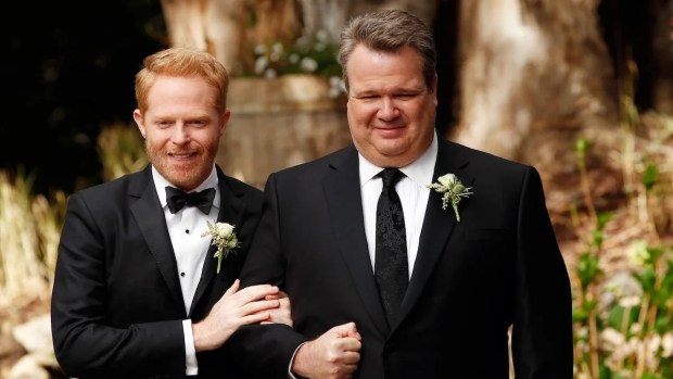 Eric Stonestreet Playfully Jabs 'Modern Family' Fan Frenzy Over Reunion ...