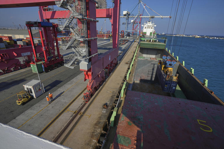 A Gaza-bound ship that left Cyprus with 1,200 tons of food aid nears ...