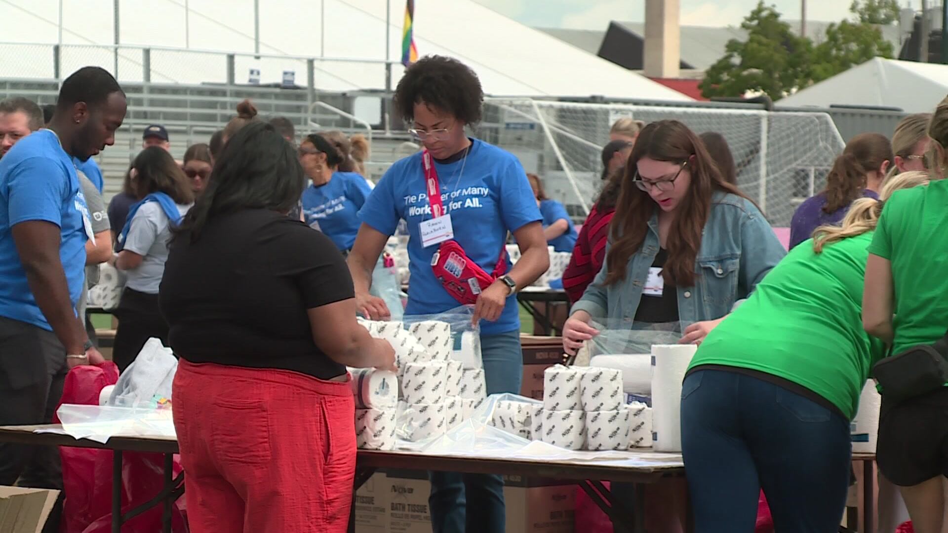 Hundreds of volunteers gather as United Way of Dane Co. hosts Day of Caring