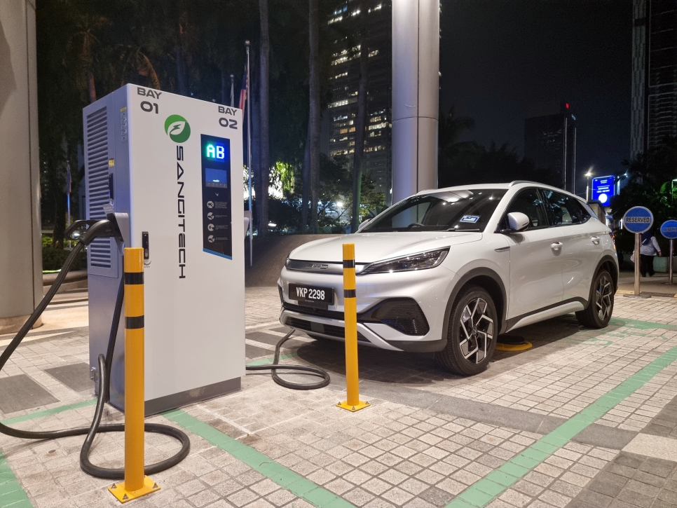 BYD ATTO 3 Offers Sunroof, Mass Safety Tech—All for Under $15K