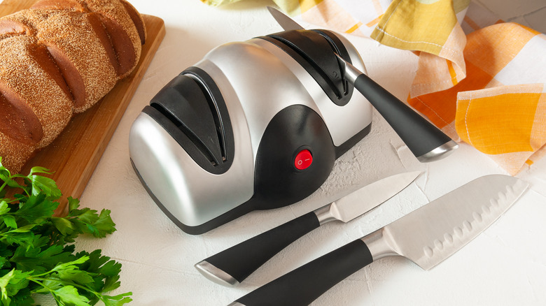 12 Basic Knife Skills And Techniques You Need To Know