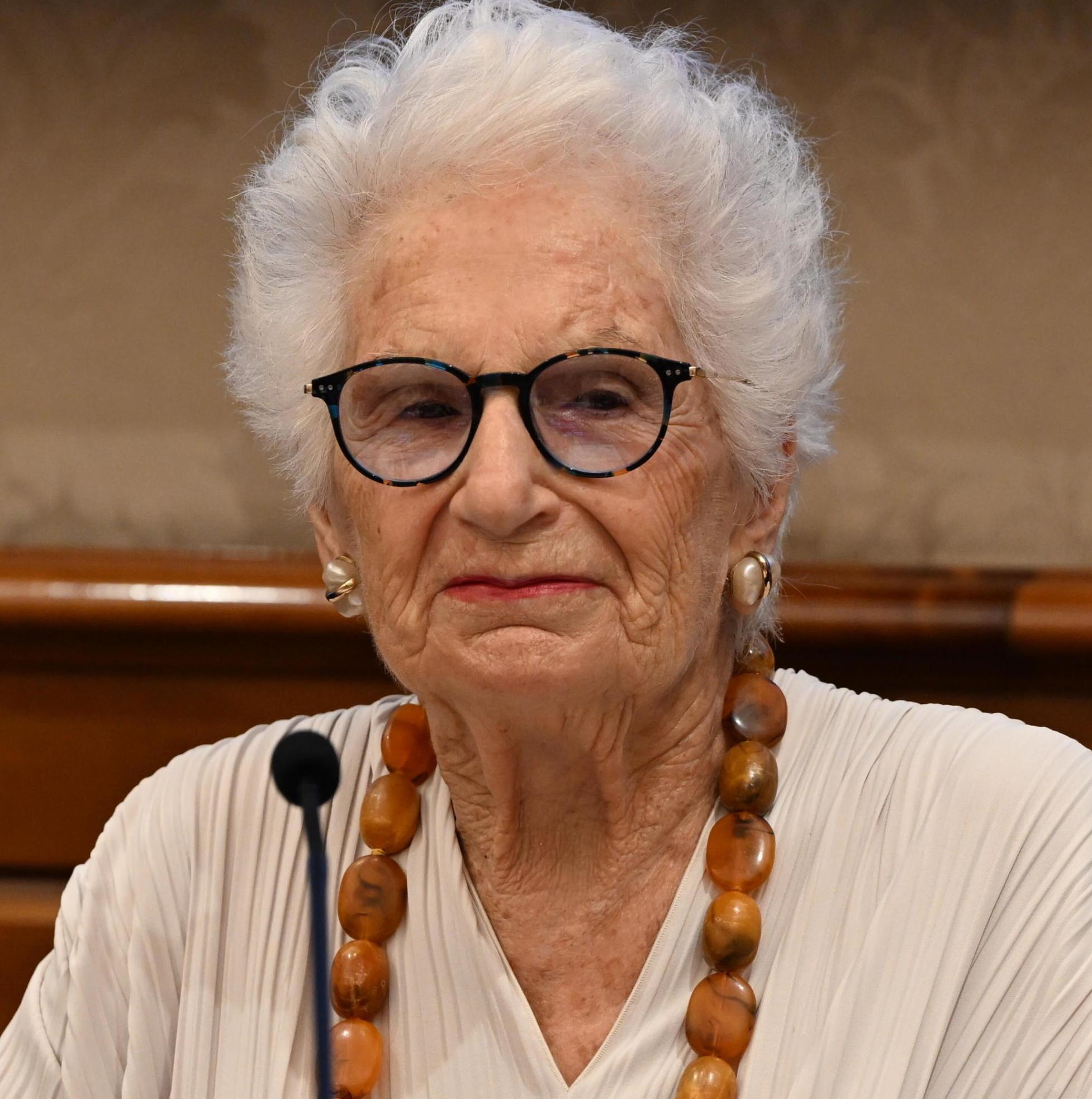Critiche alla senatrice Segre, tra i leoni da tastiera anche una ...