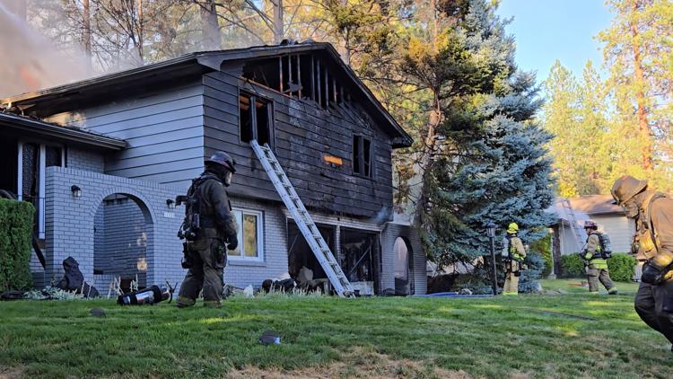 Two Homes Damaged Firefighter Injured In Spokane Valley Fire