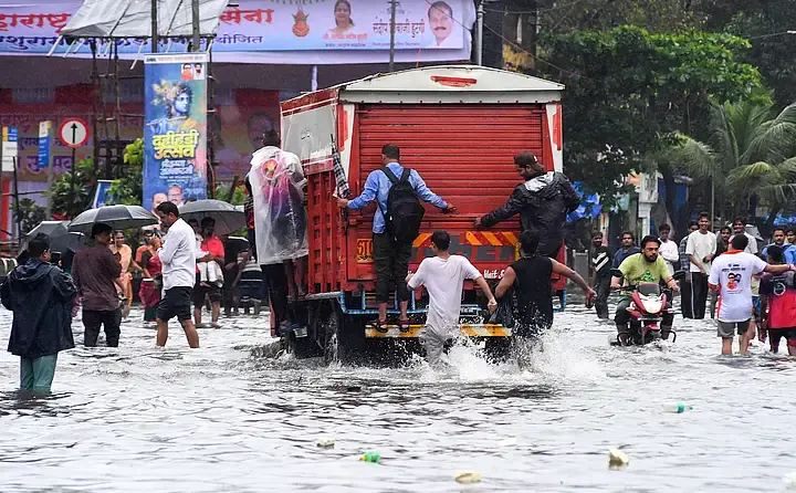 Water Level In Mumbai Lakes Surpasses 95% As Heavy Rain Disrupts Life ...