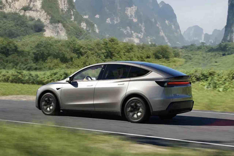Tesla Model YL with 6 seats launched in China