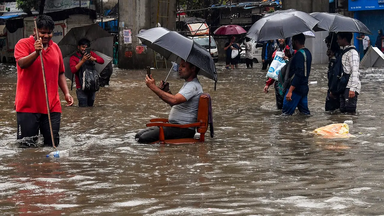 Santacruz logs 200 mm rain, Matheran tops with 382.5 mm rainfall in 24 ...