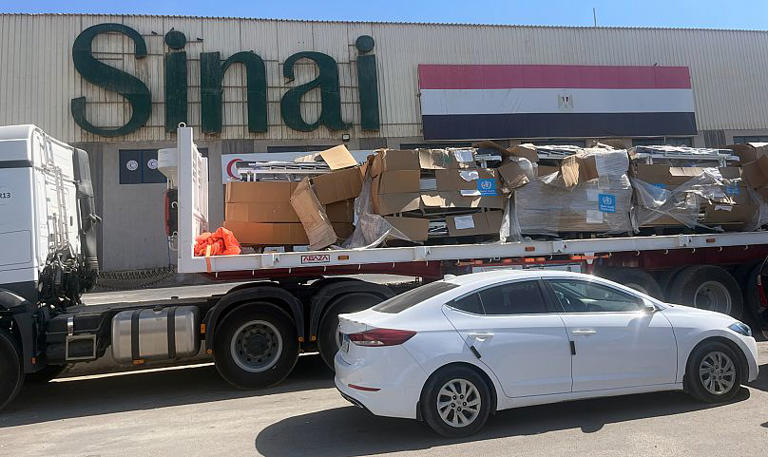 Aid drivers hope for Gaza entry as Egyptian and Palestinian leaders ...