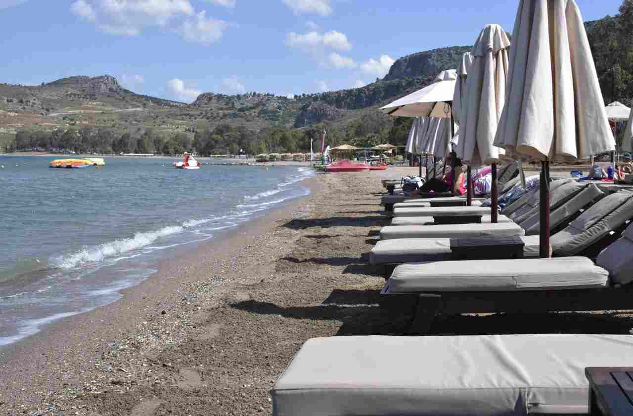 Ανομία στις παραλίες: 11.500 καταγγελίες στο MyCoast – «Πρωτιά» για Χαλκιδική και Ανατολική Αττική