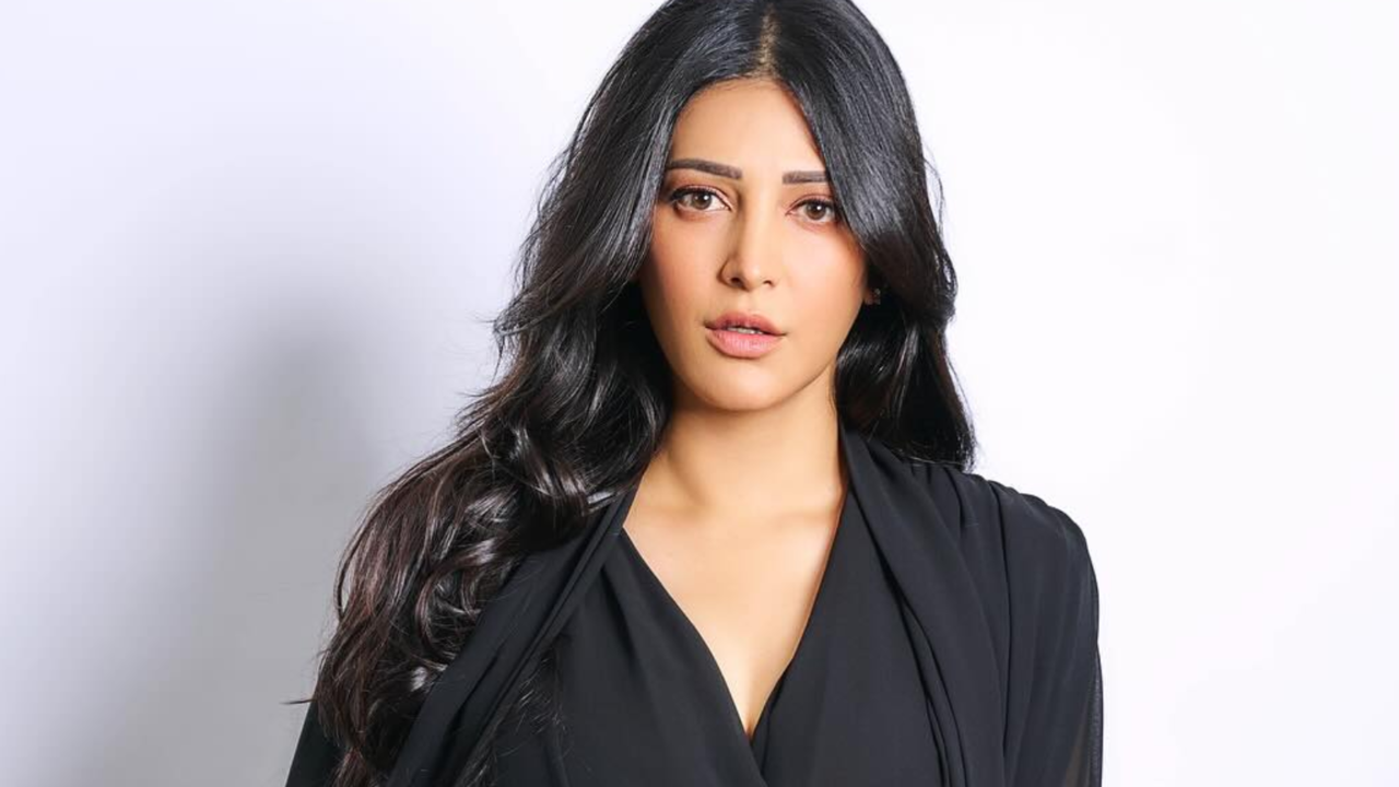 Shruti Haasan Reacts To Trolls Calling Her 'Plastic Surgery Ki Dukaan' Troll: Fingers Will ...